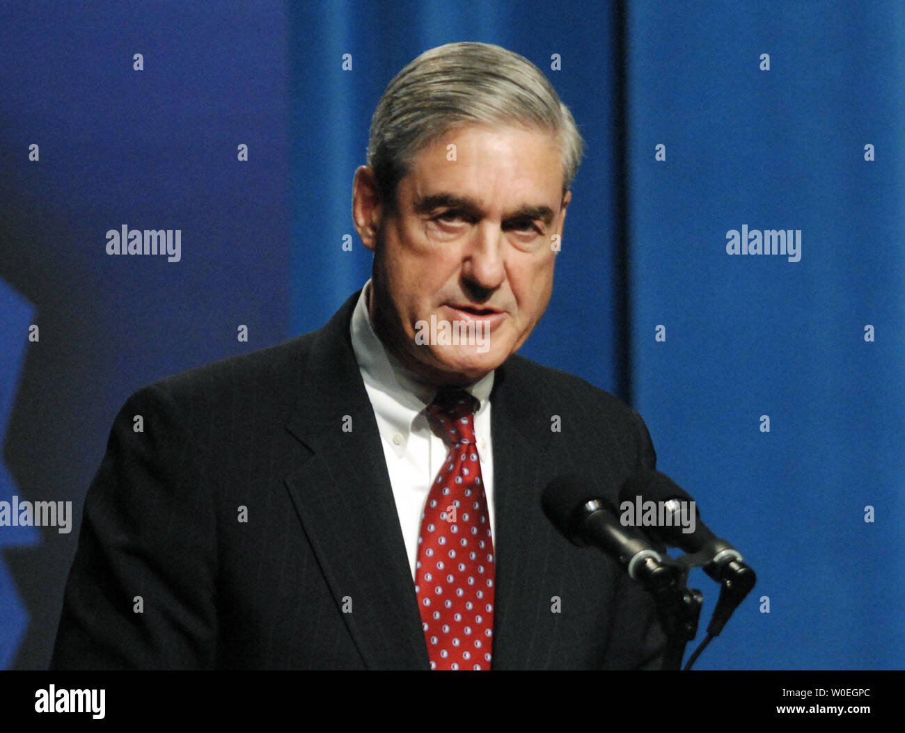 FBI Director Robert Mueller speaks at the graduation ceremony for ...