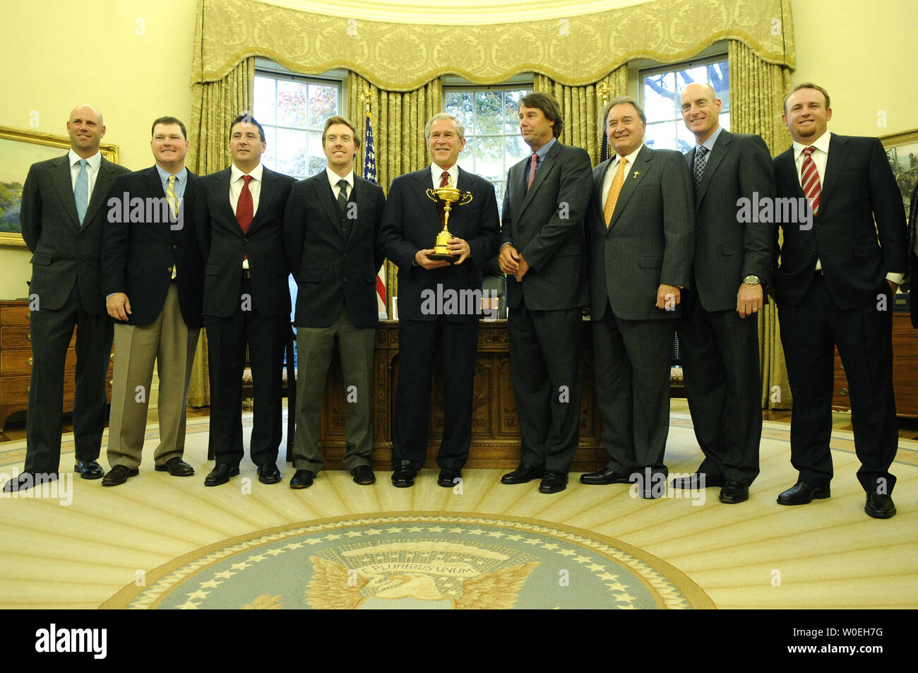 U s president george bush poses hi-res stock photography and images - Alamy