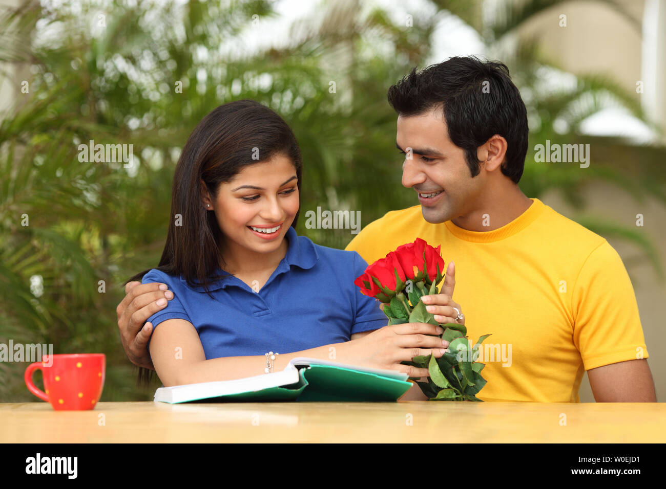 Woman receiving rose flowers from a man Stock Photo - Alamy