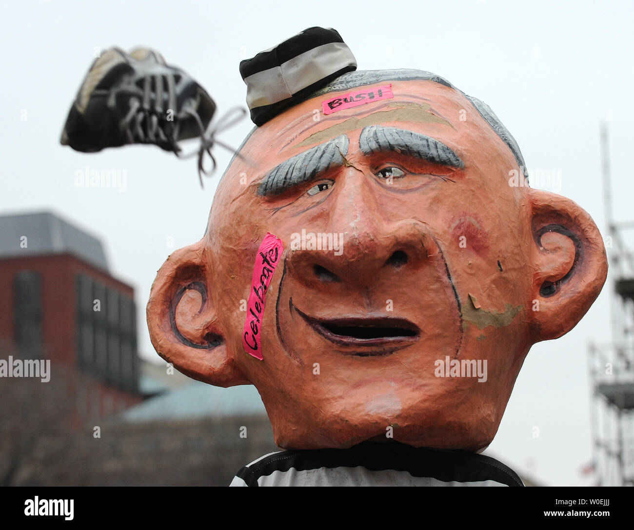 December 2008 president bush shoe hi-res stock photography and images ...