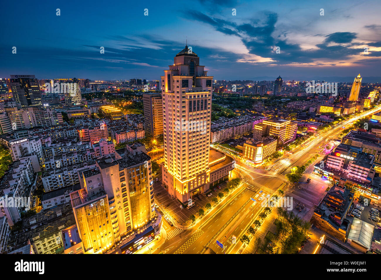 Air bridges and streets in high rise building hi-res stock photography ...