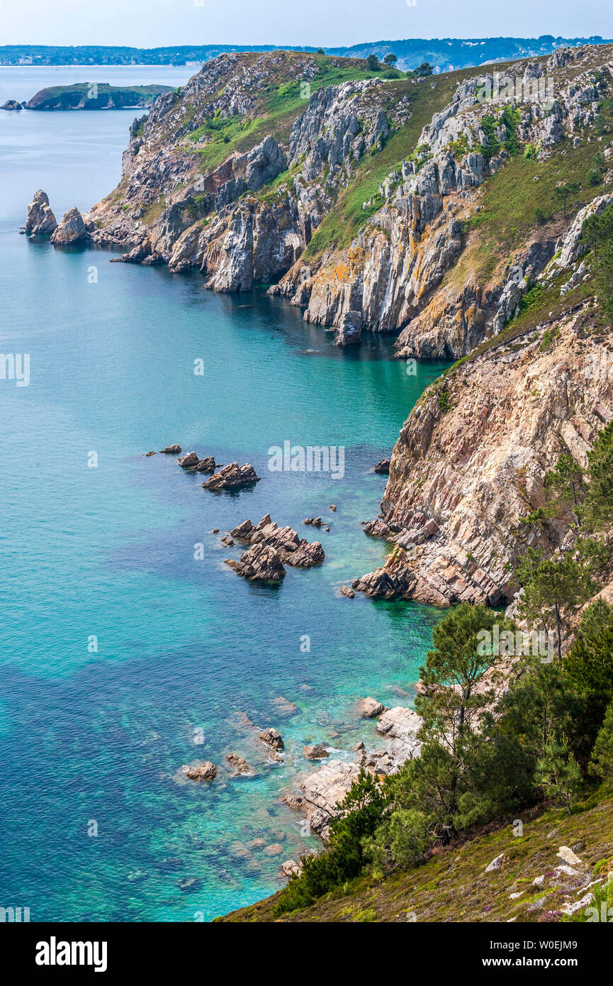 Brittany beach gr34 coastal path hi-res stock photography and images ...