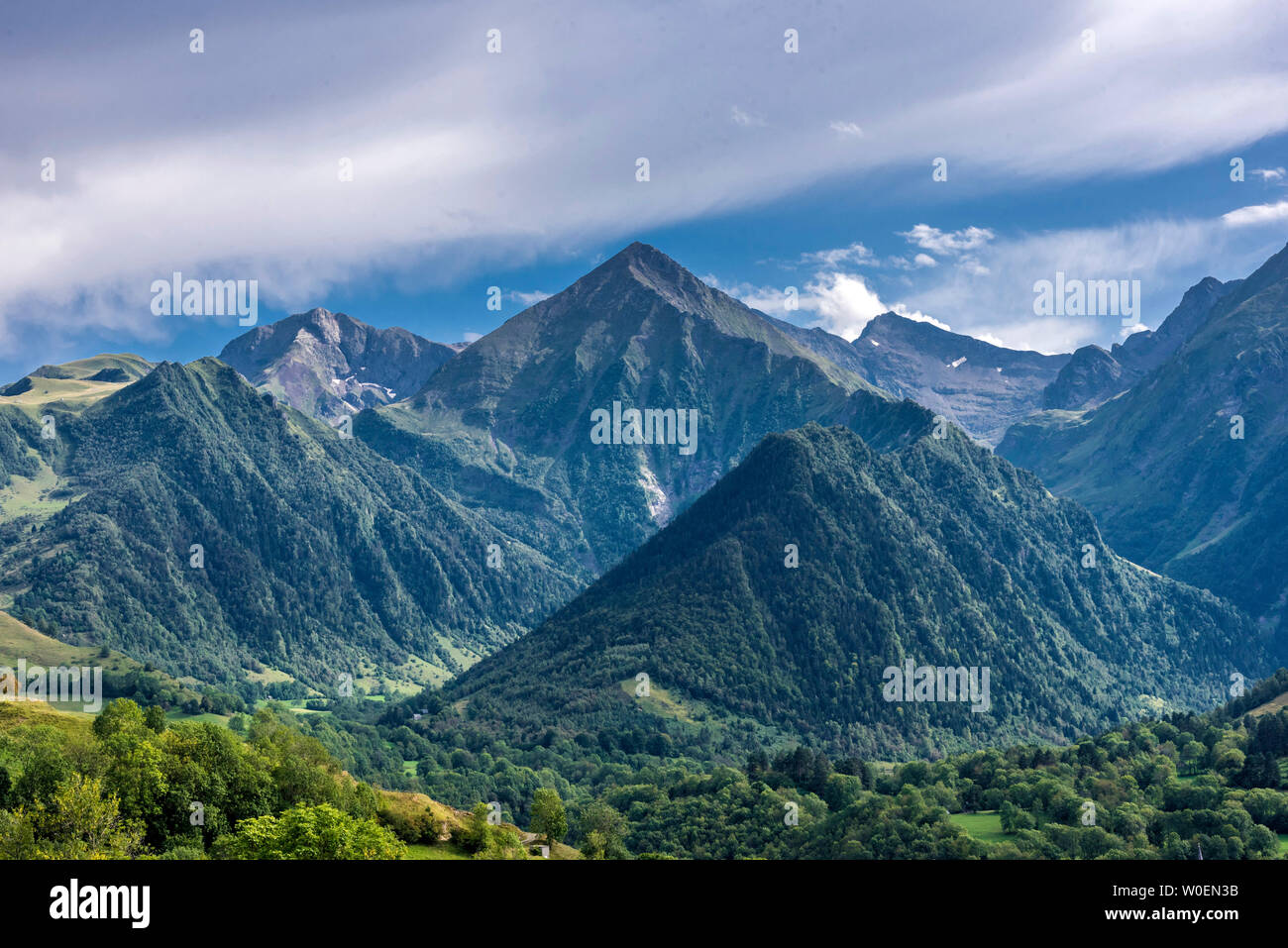 Pyrenees border hi-res stock photography and images - Alamy