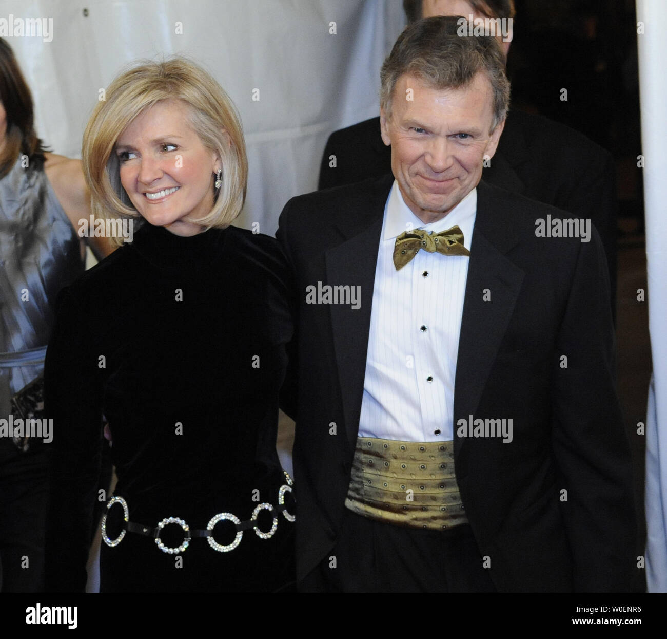 Former Senator Tom Daschle and his wife Linda arrive on the red carpet ...