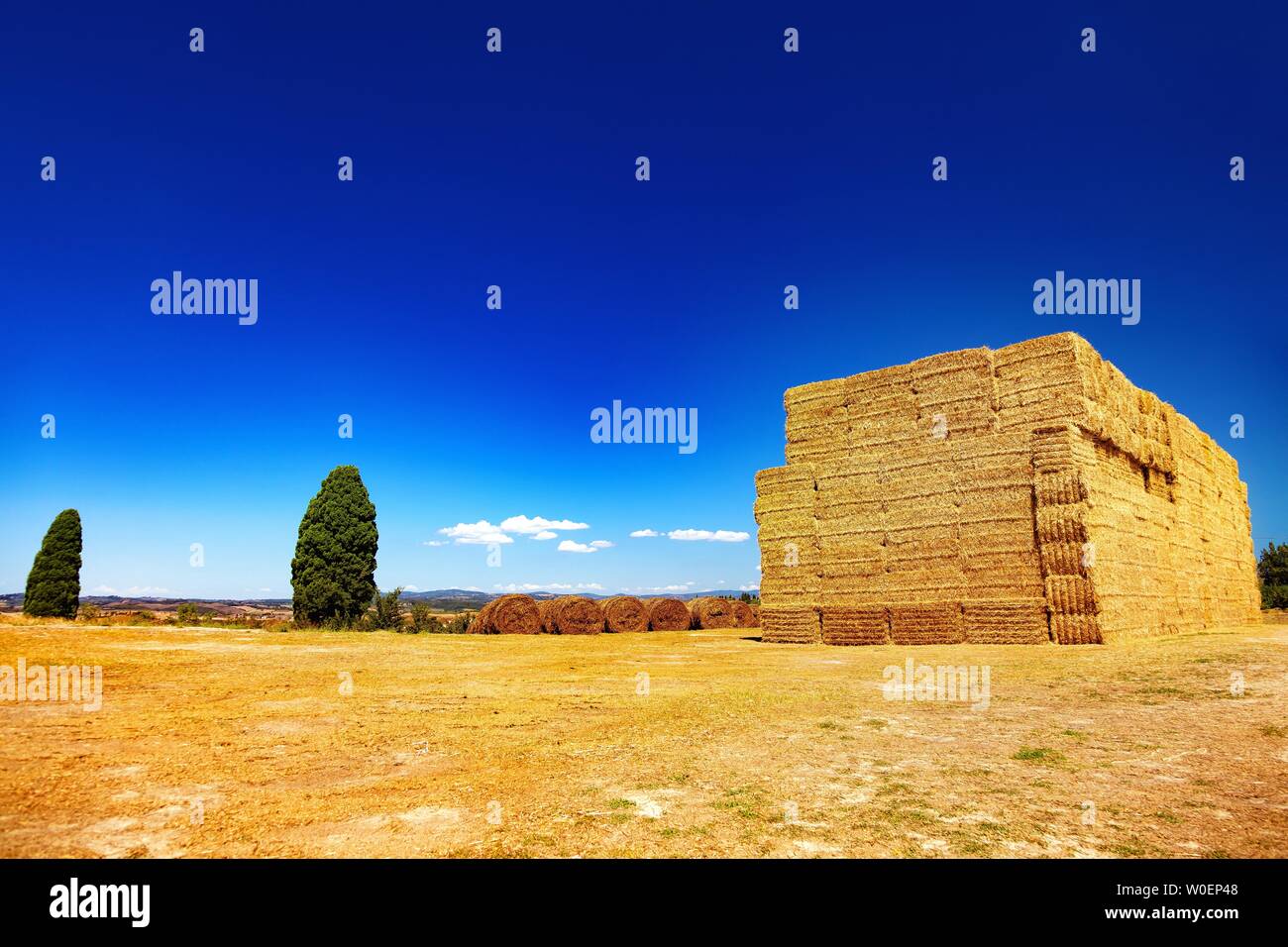 Straw block hi-res stock photography and images - Alamy