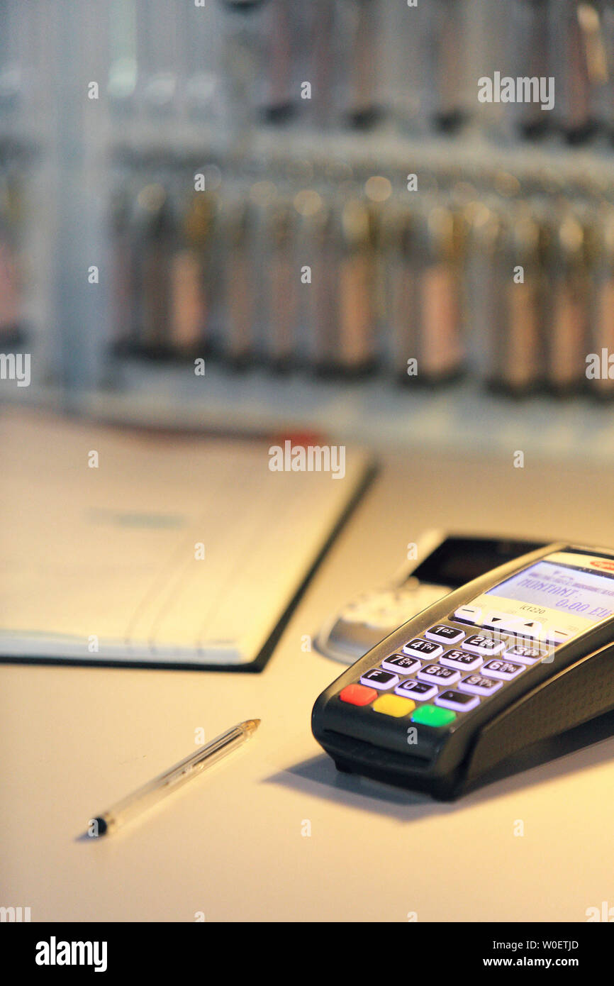 Hotel room desk hi-res stock photography and images - Alamy