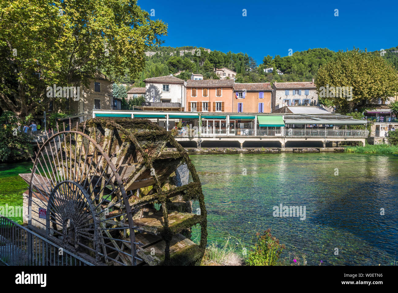 France, Provence, Vaucluse, pays des Sorgues, Fontaine de Vaucluse ...