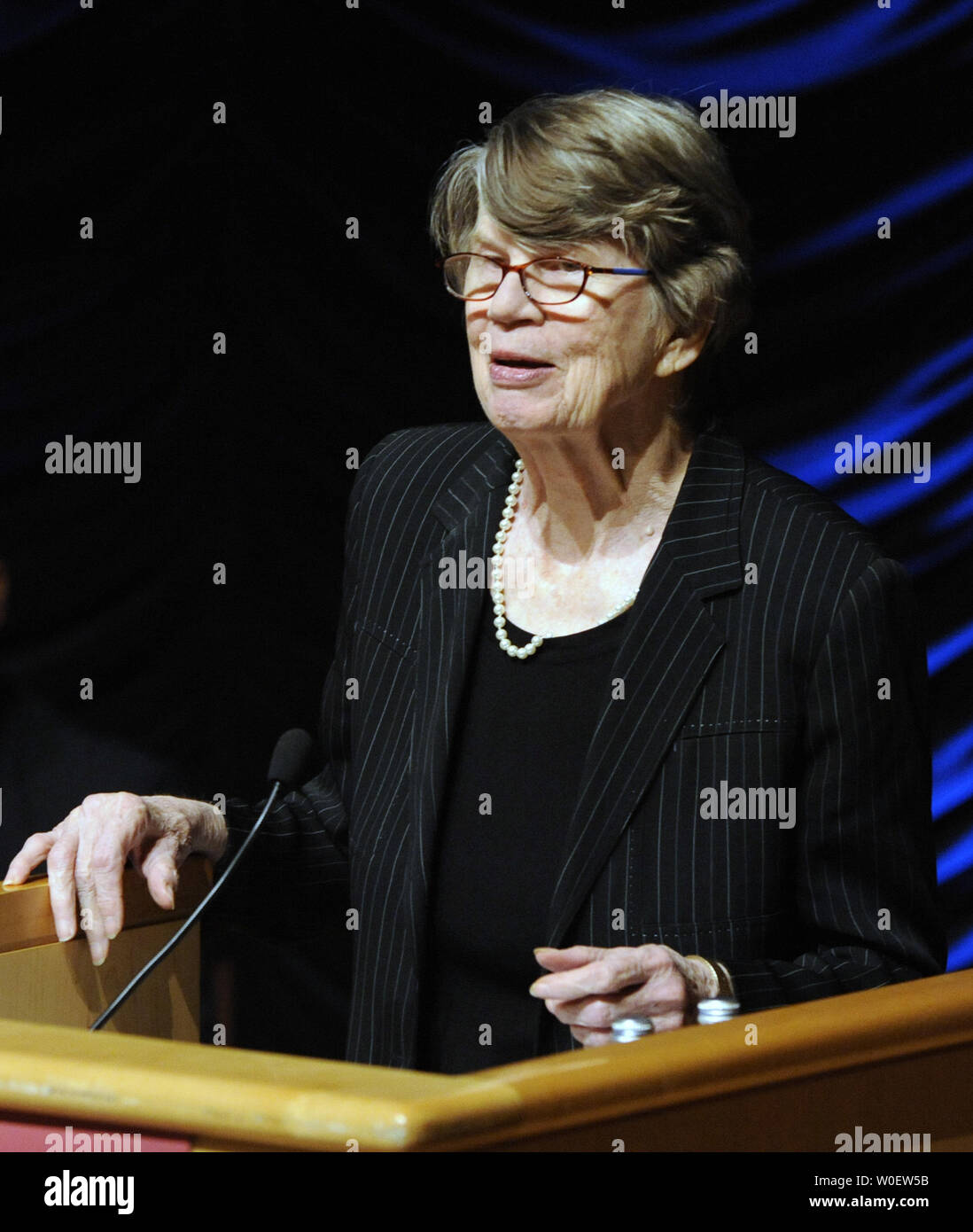 Former Attorney General Janet Reno speaks after she was presented the ...