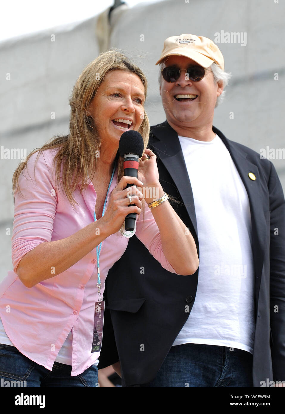 Chevy chase and wife hi-res stock photography and images - Alamy