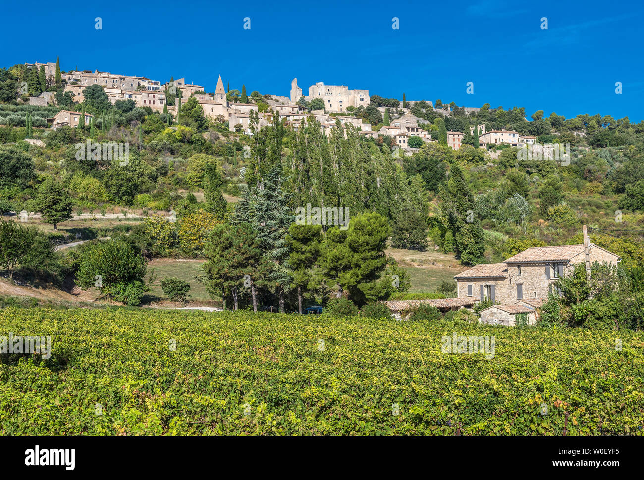 France vaucluse le crestet village hi-res stock photography and images ...