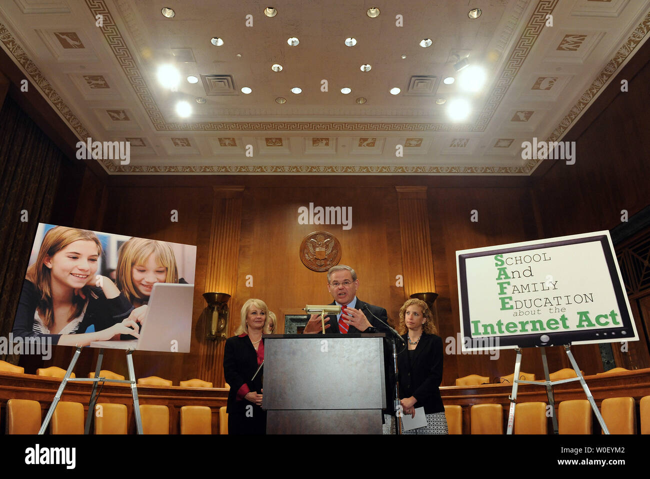 Sexting kids hi-res stock photography and images - Alamy