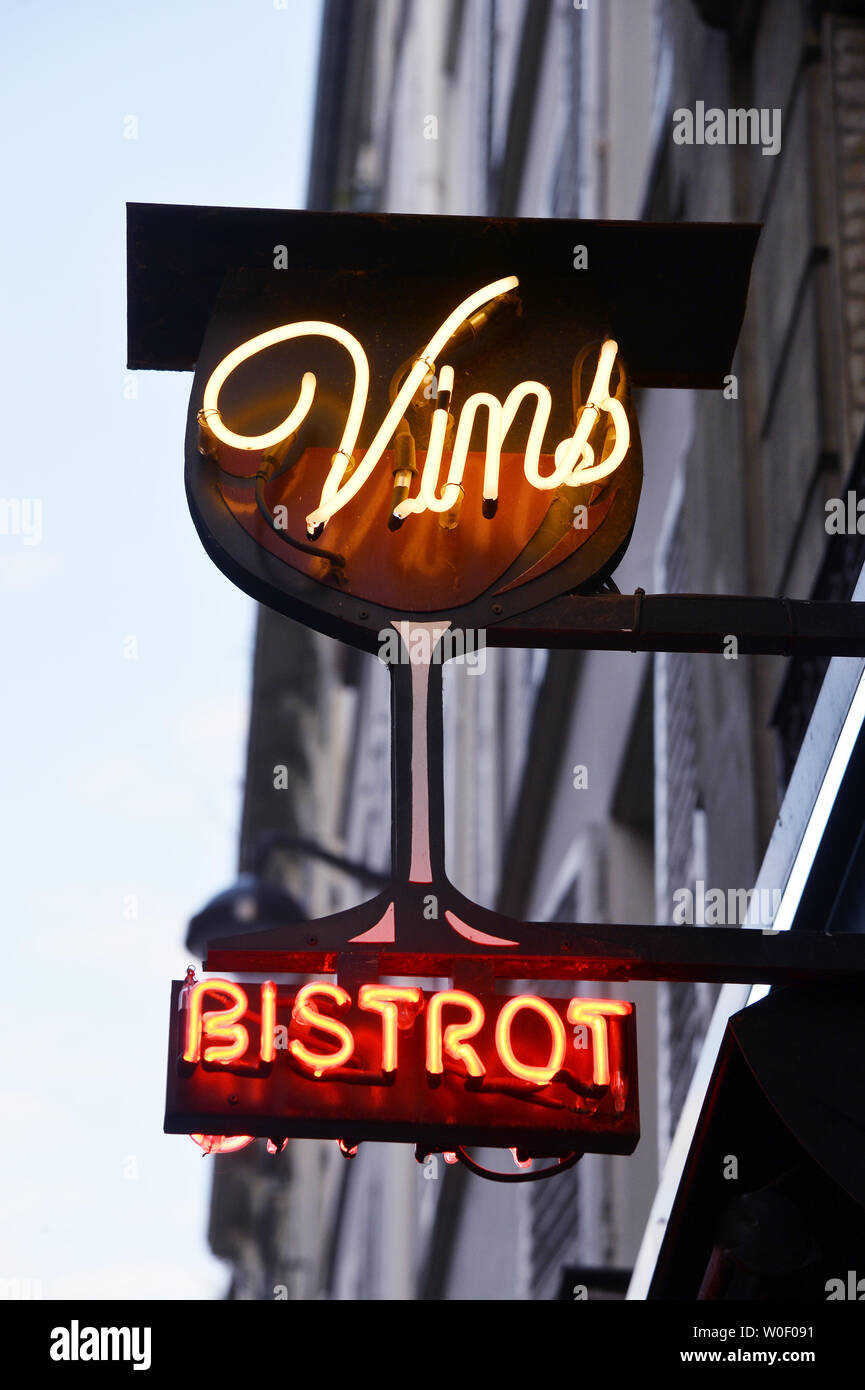 Degustation sign hi-res stock photography and images - Alamy