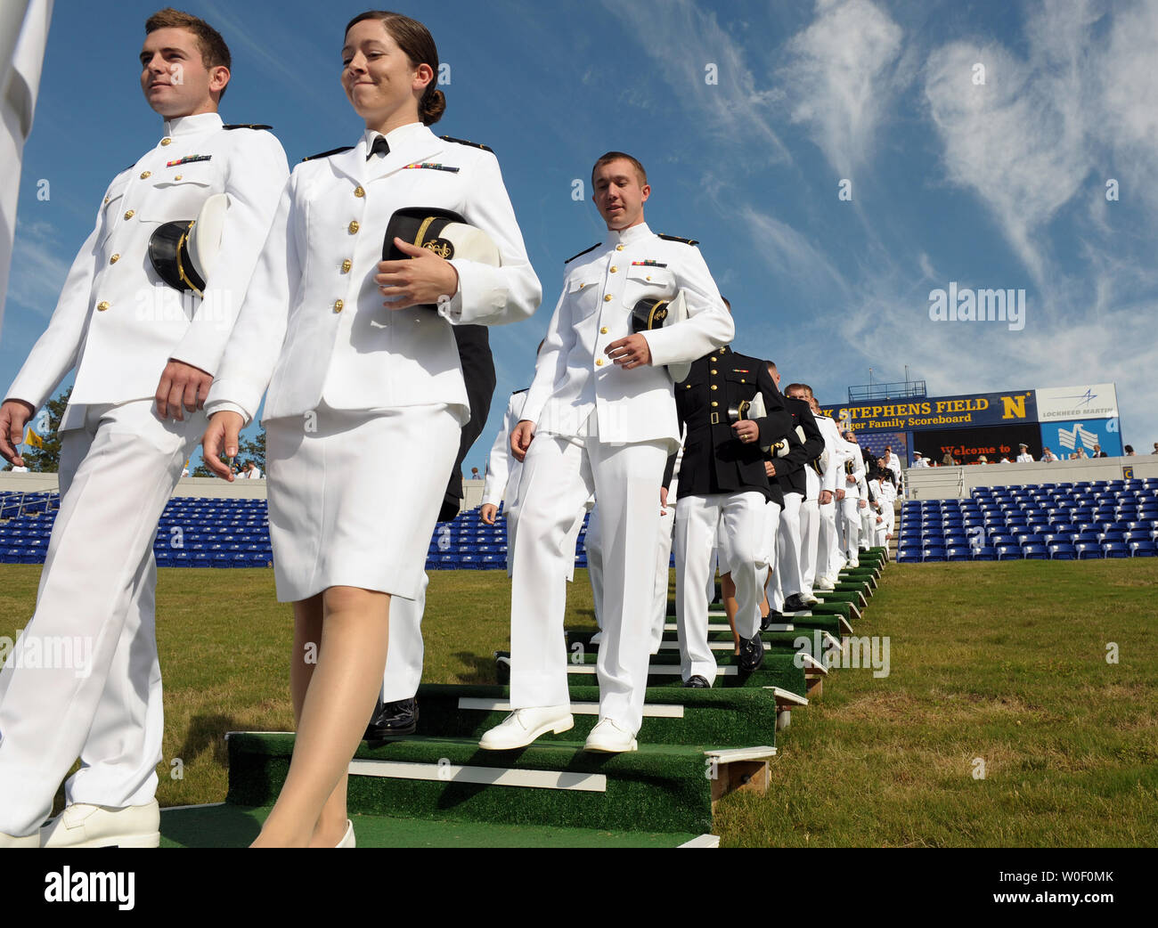 Graduating Midshipmen arrive for the U.S. Naval Academy Graduation and ...