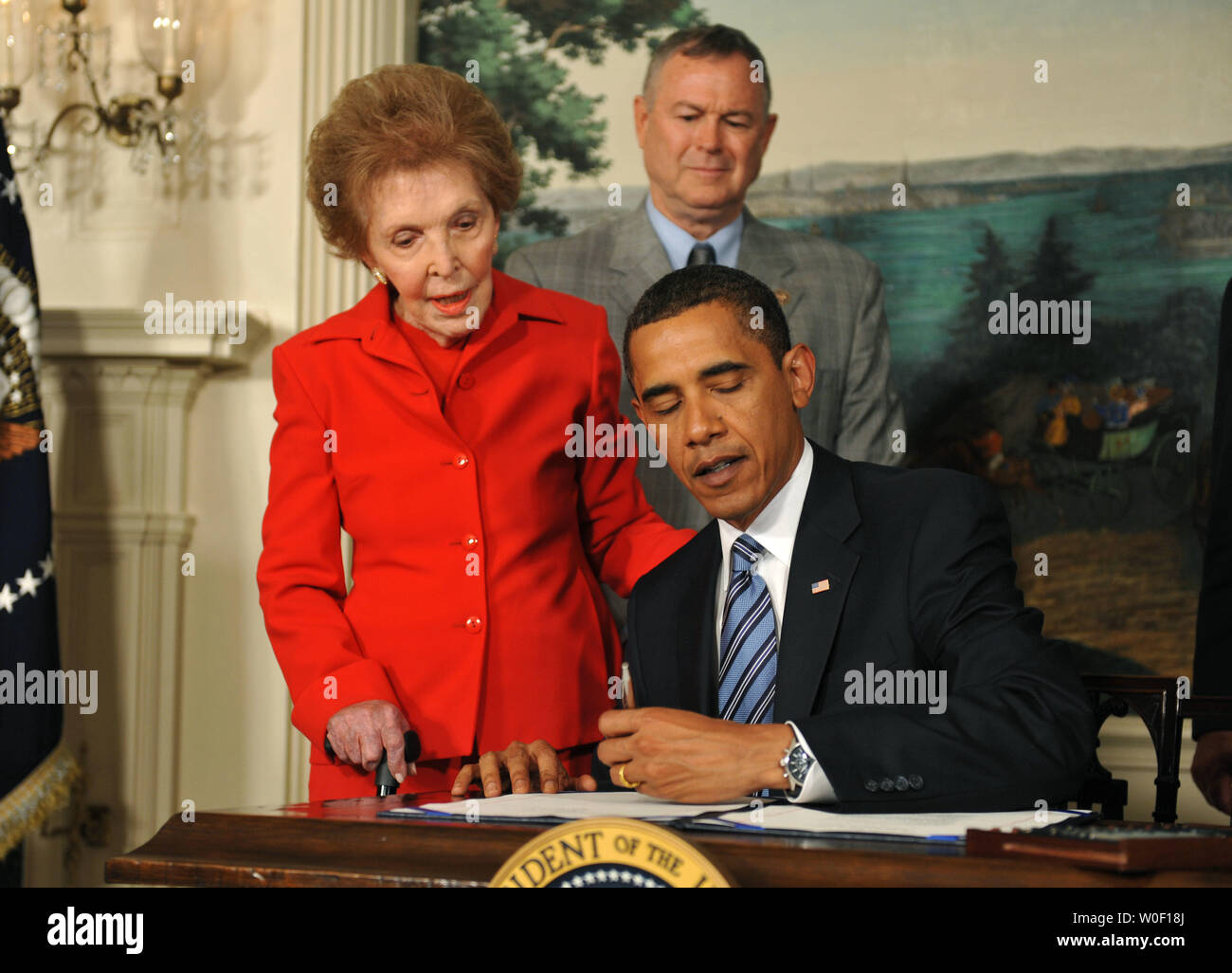Reagan signs hi-res stock photography and images - Alamy