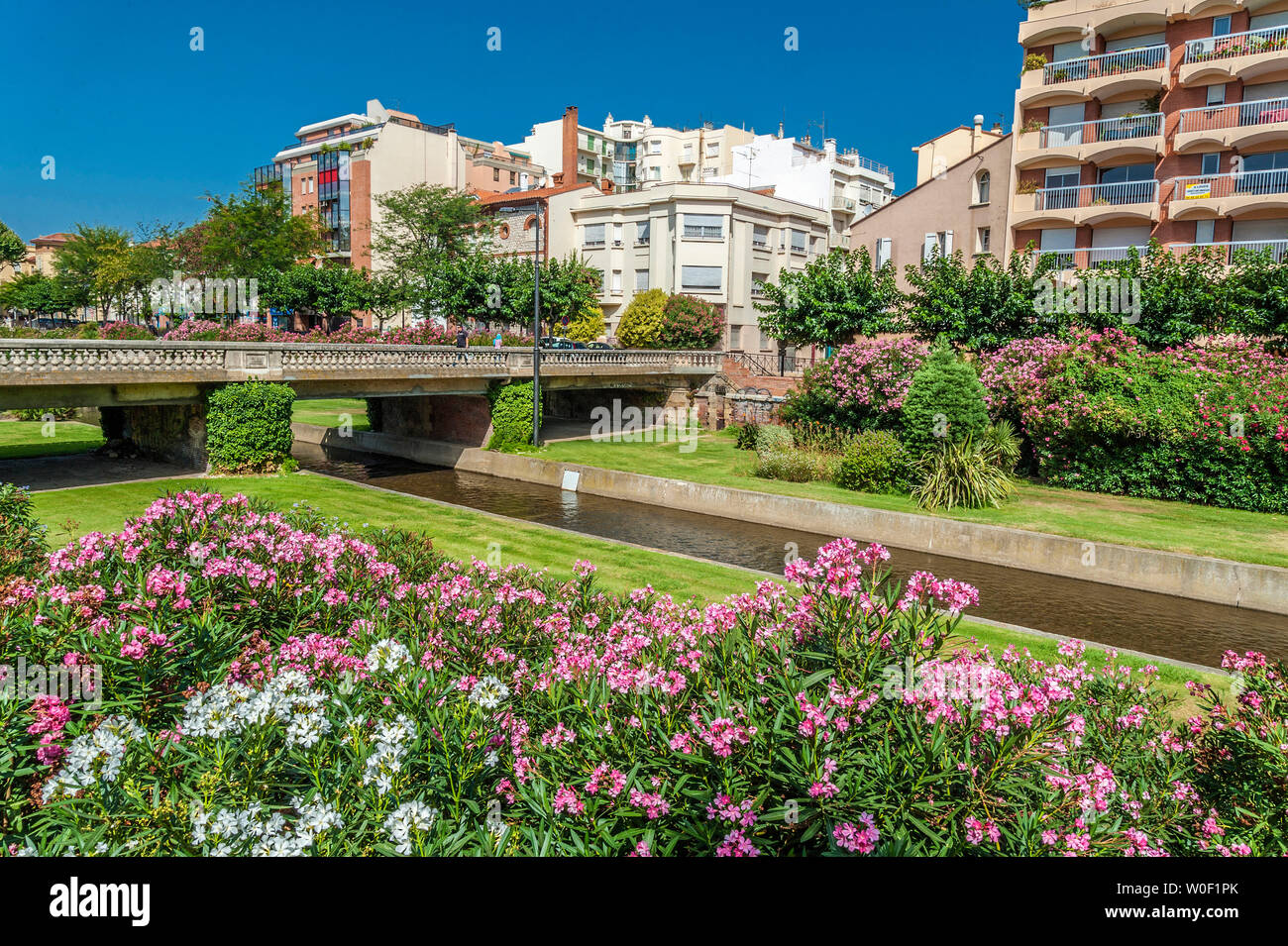 Tet river hi-res stock photography and images - Alamy