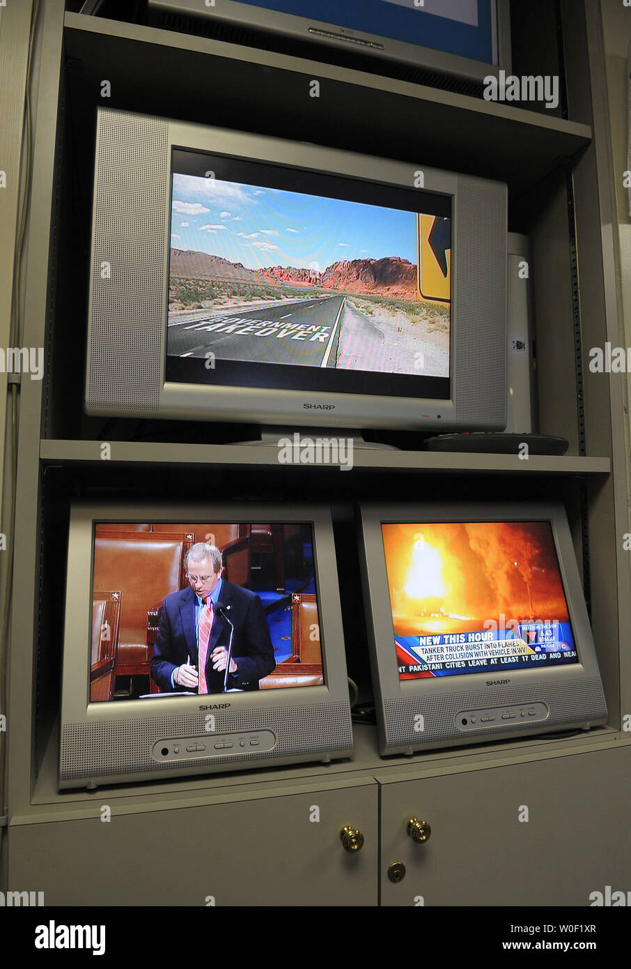 Group of tvs hi-res stock photography and images - Alamy