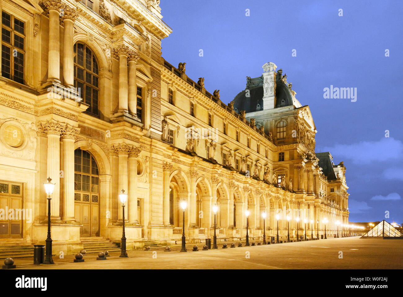 Pavilion denon louvre museum paris hi-res stock photography and images ...