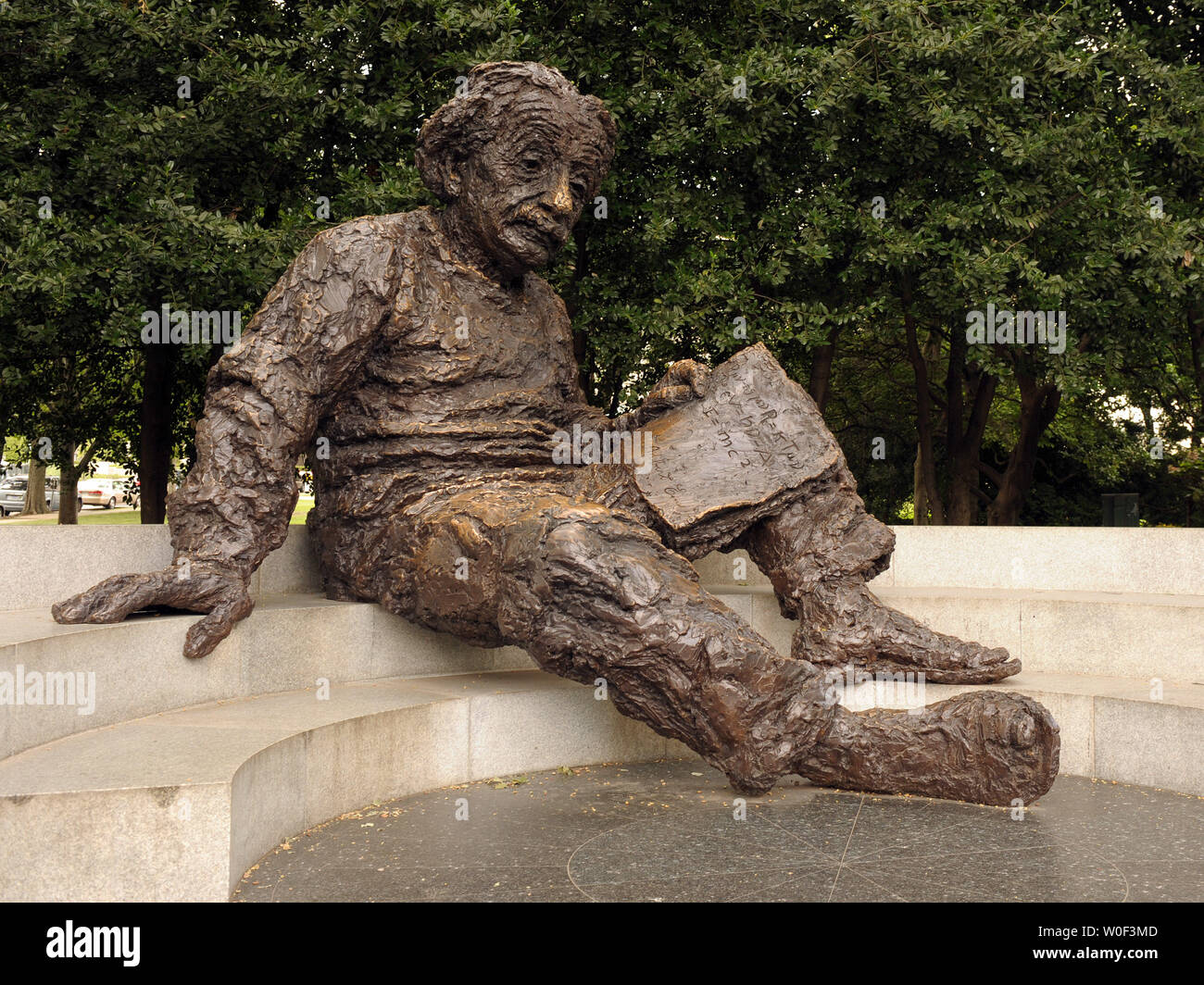 Albert einstein statue washington hi-res stock photography and images ...