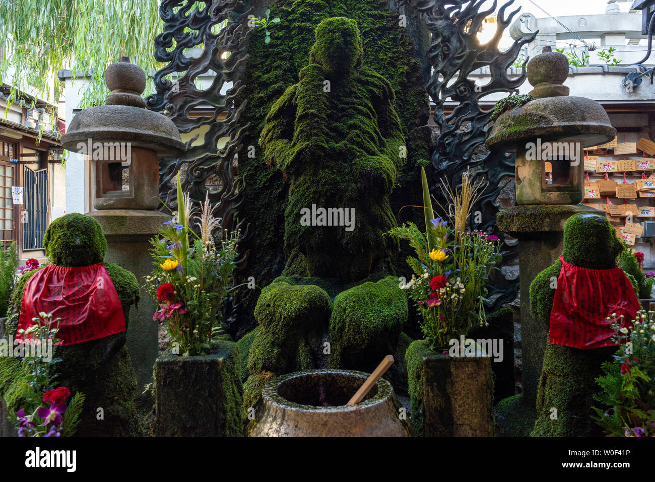 Animism hi-res stock photography and images - Alamy