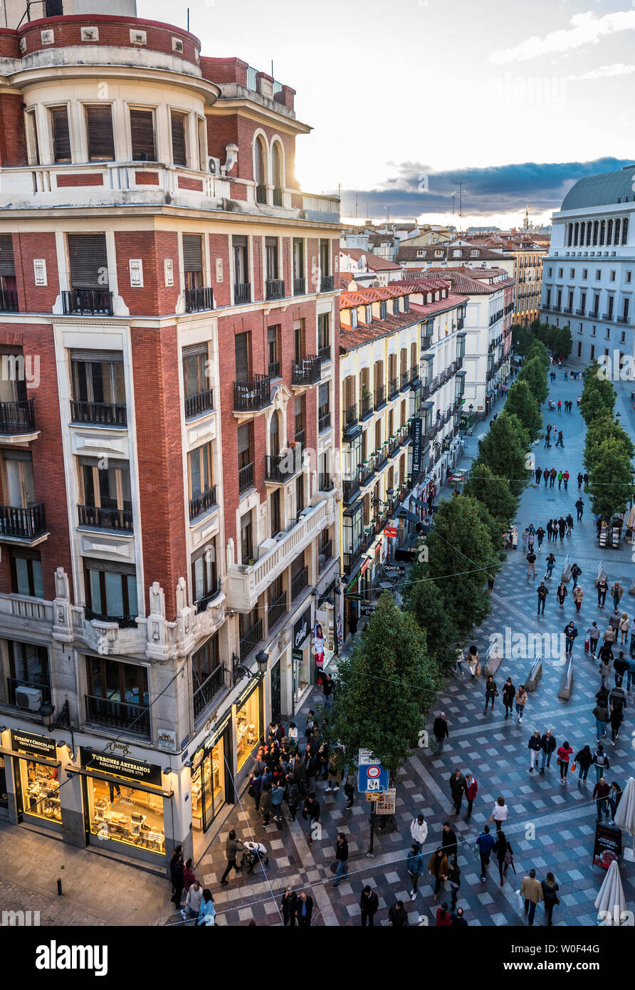 Madrid high street hi-res stock photography and images - Alamy