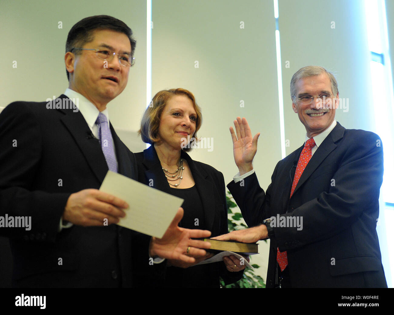 With his wife cynthia hi-res stock photography and images - Alamy