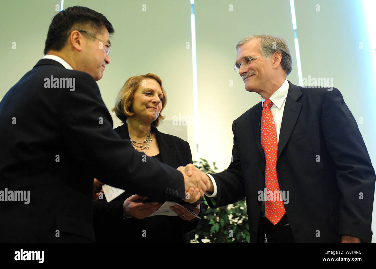 Gary locke census hi-res stock photography and images - Alamy