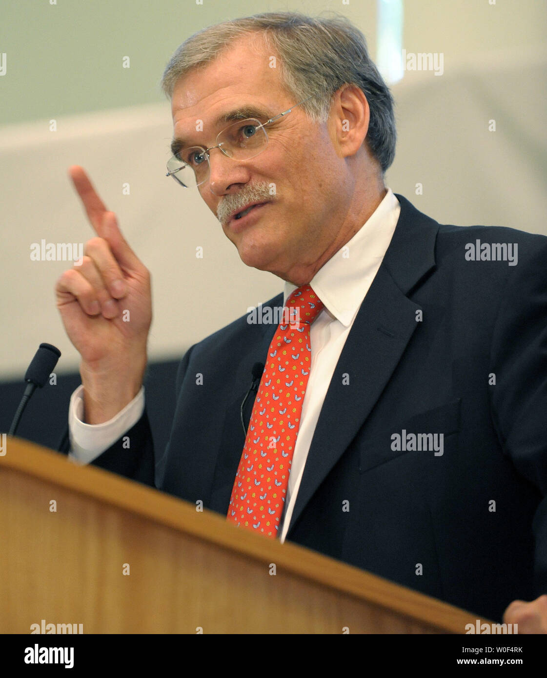 Robert Groves speaks after he was sworn in as the 23rd director of the ...