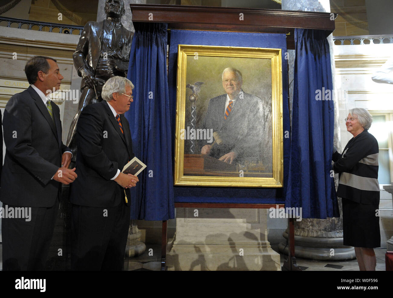 Former Speaker of the House Dennis Hastert (R-IL) (C) and House ...