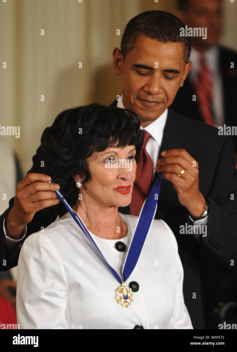 Presidential medal of freedom obama hi-res stock photography and images ...