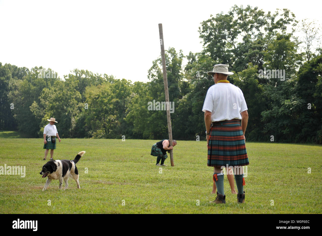 Caber toss hi-res stock photography and images - Alamy