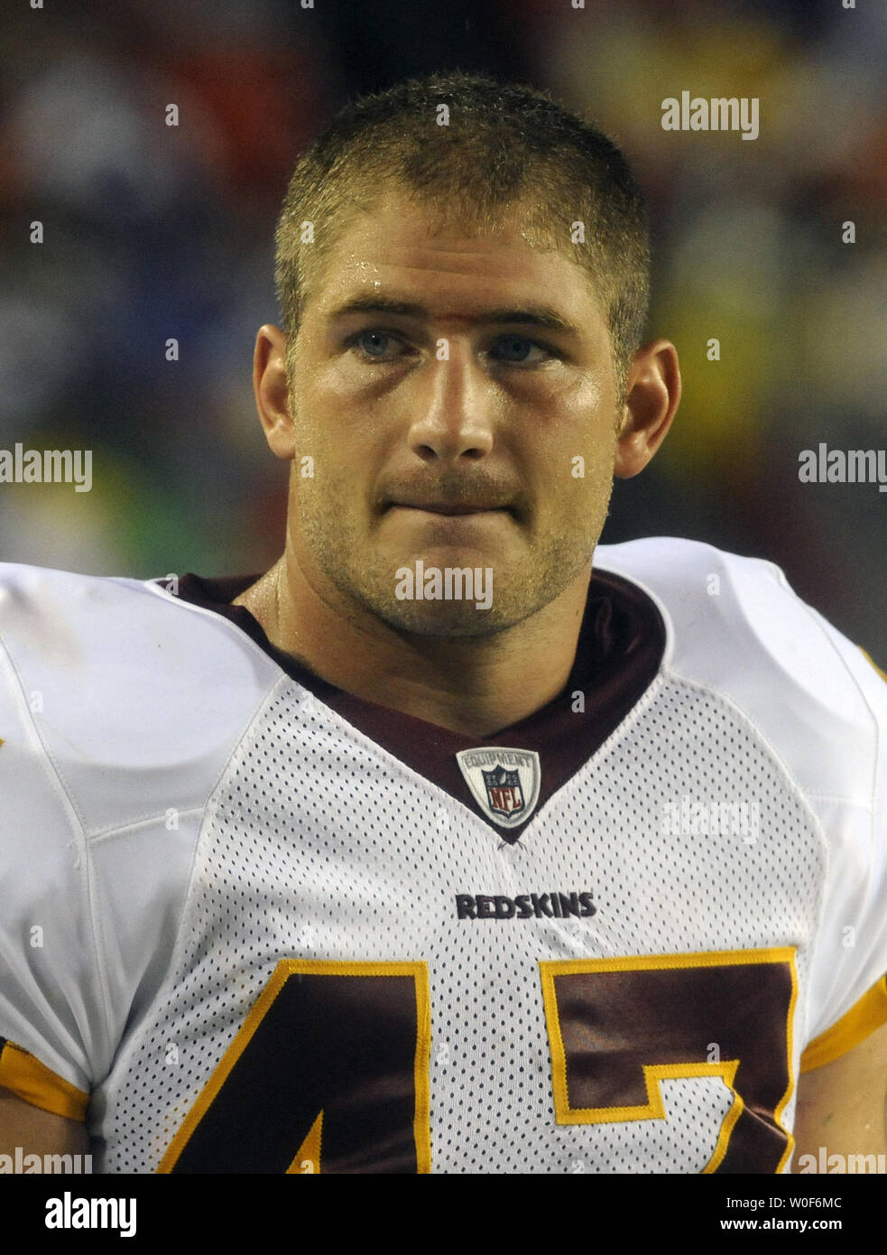 Washington Redskins tight end Chris Cooley walks on the side line ...