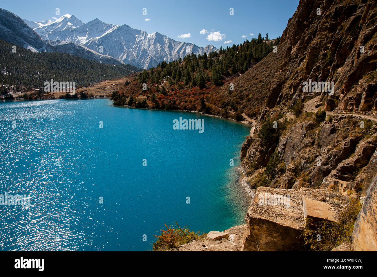 The path bordering the Phoksundo lake, Dolpo, Nepal Stock Photo - Alamy