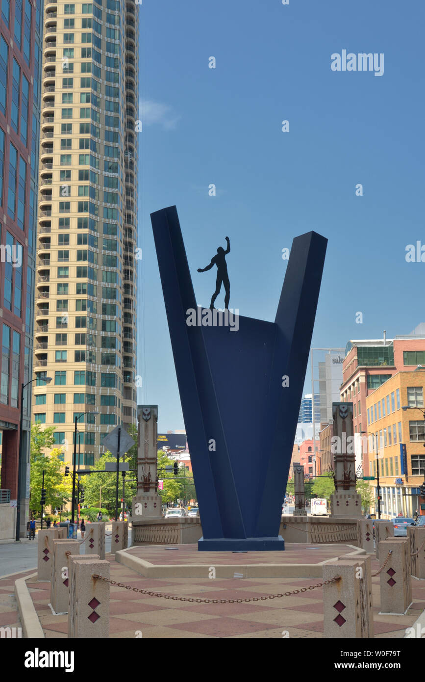 Sculpture in downtown Chicago Stock Photo - Alamy