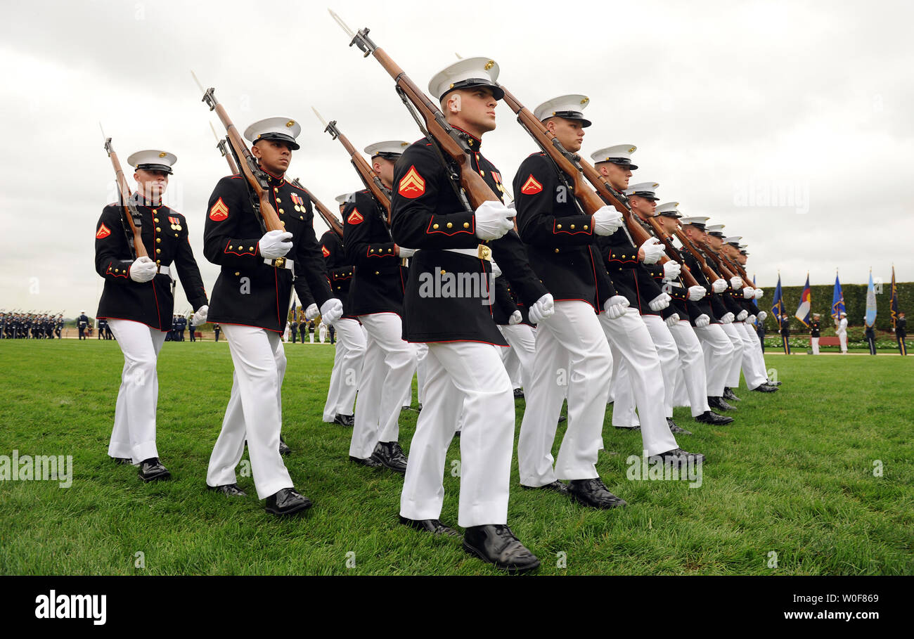 Marine corps honor guard hi-res stock photography and images - Alamy