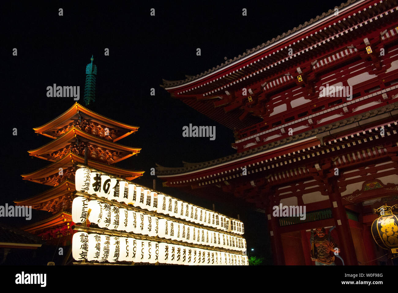 Lantern temple night hi-res stock photography and images - Alamy