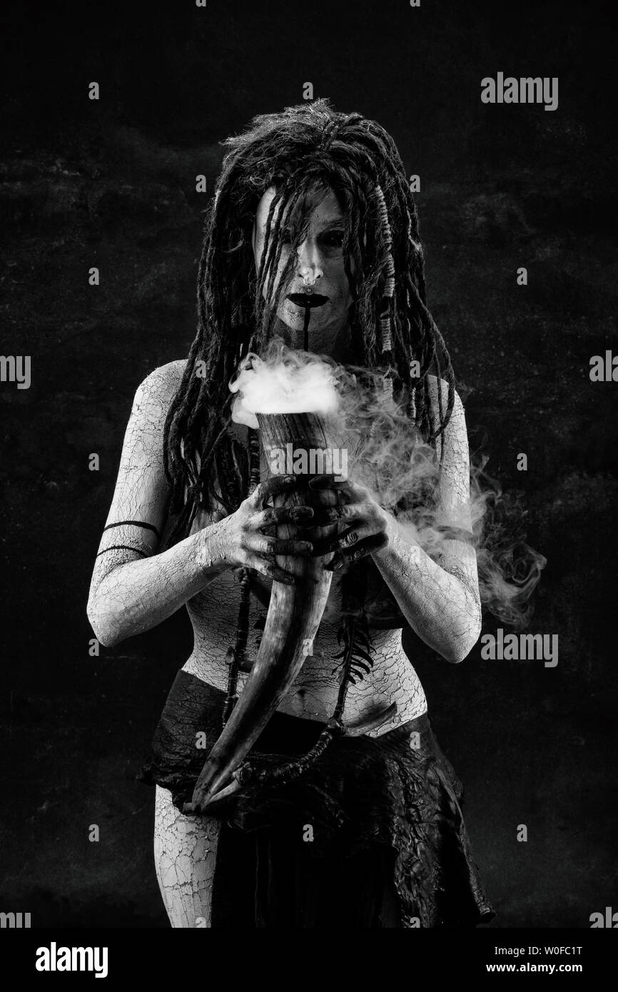 Aztec women hi-res stock photography and images - Alamy