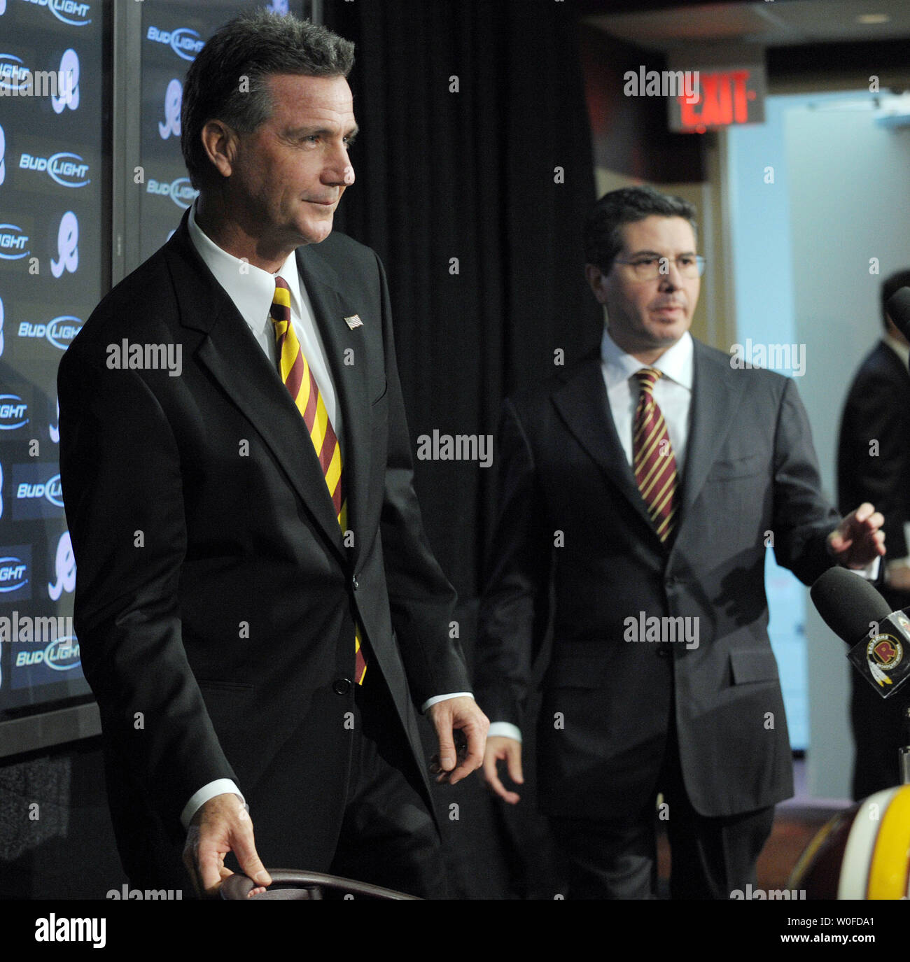 Washington Redskins owner Daniel Snyder and Bruce Allen (L) arrive to ...