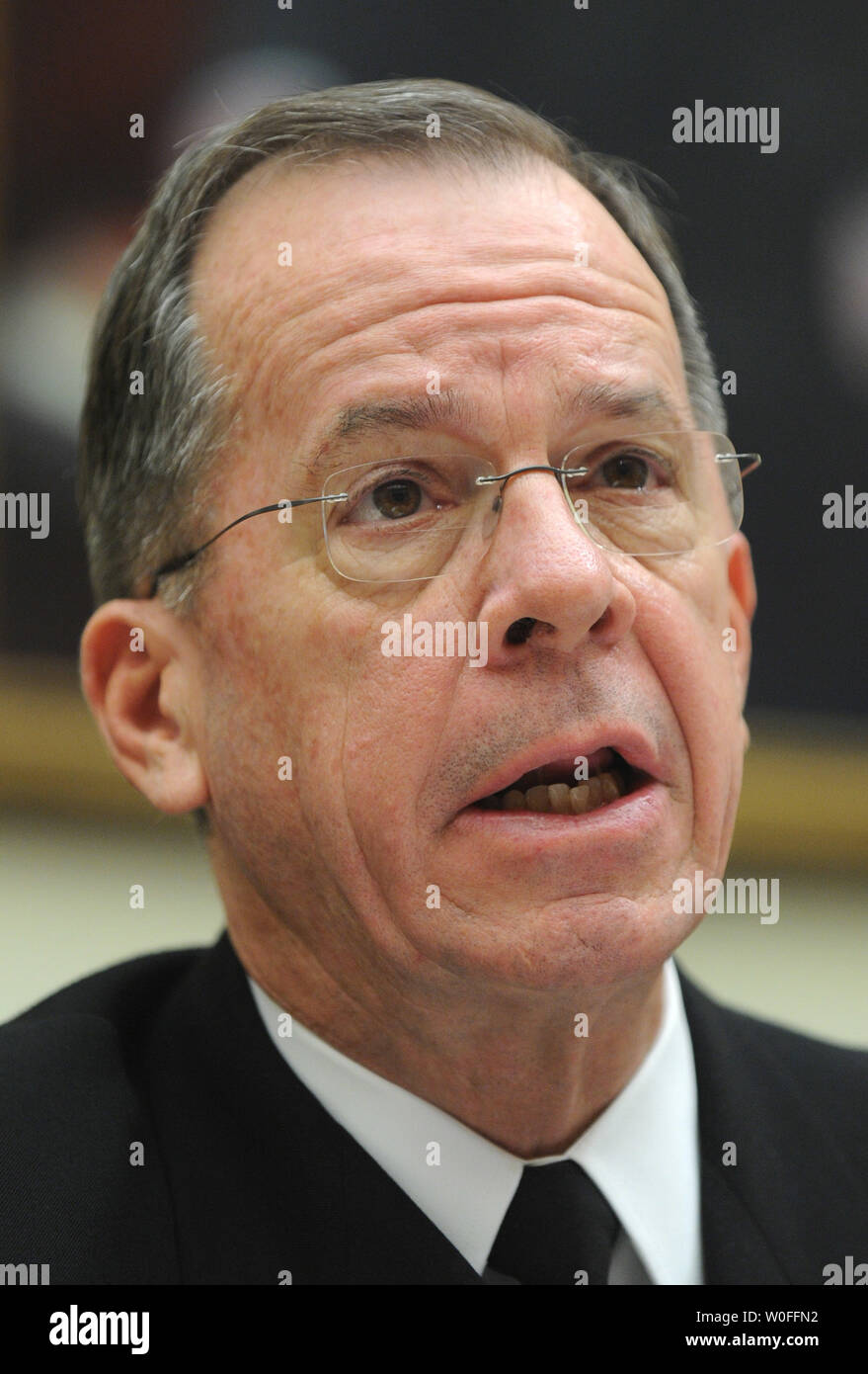 Chairman of the joint chiefs of staff michael mullen hi-res stock ...