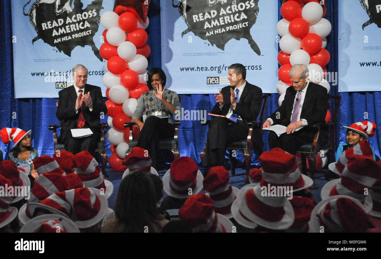 Dr suess books hi-res stock photography and images - Alamy