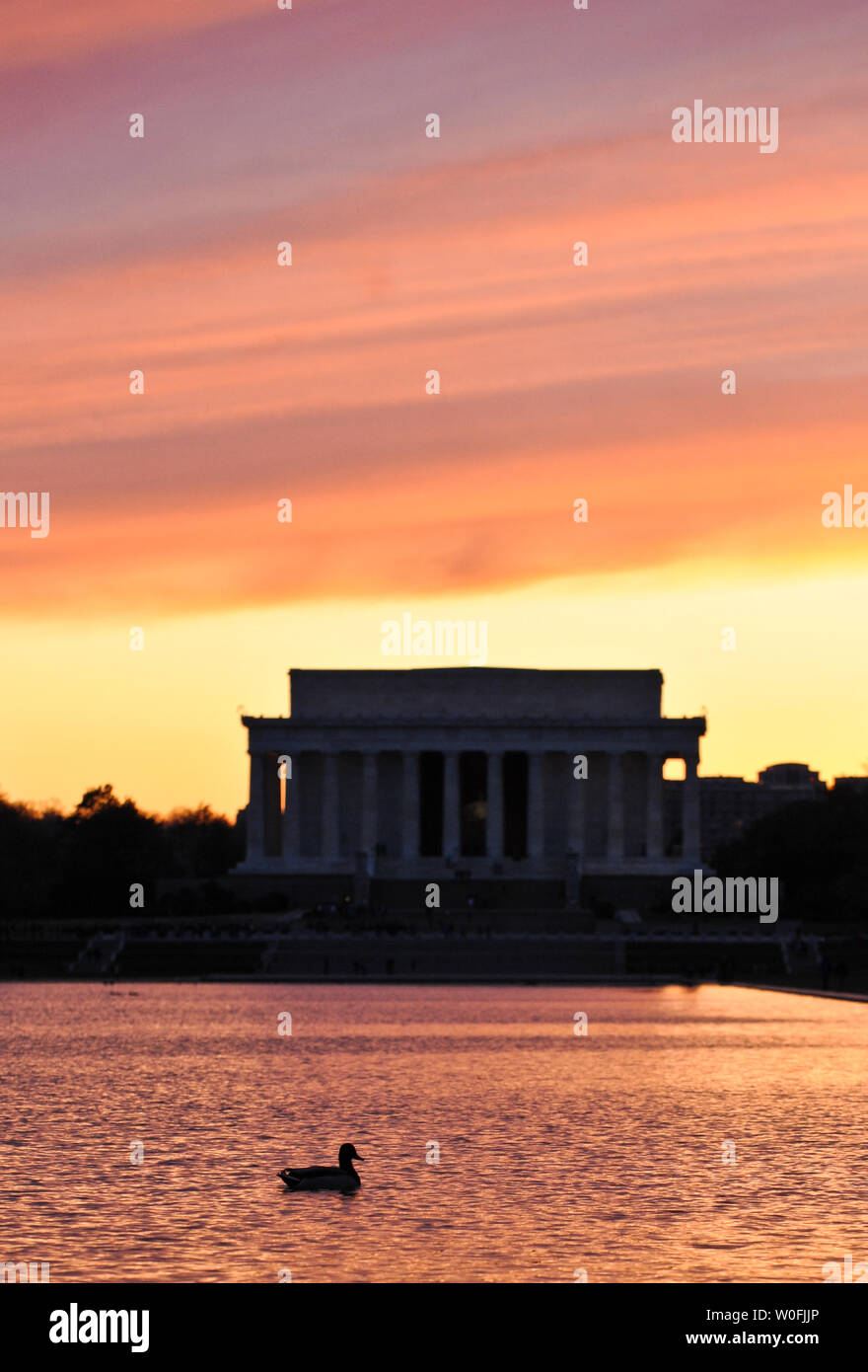 The Lincoln Memorial and Reflecting Pool are seen in Washington on ...