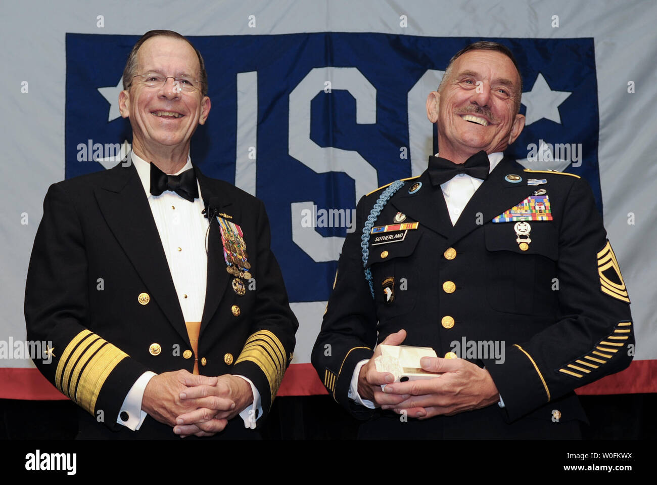 Chairman of the Joint Chiefs of Staff Adm. Michael Mullen (L) poses for ...
