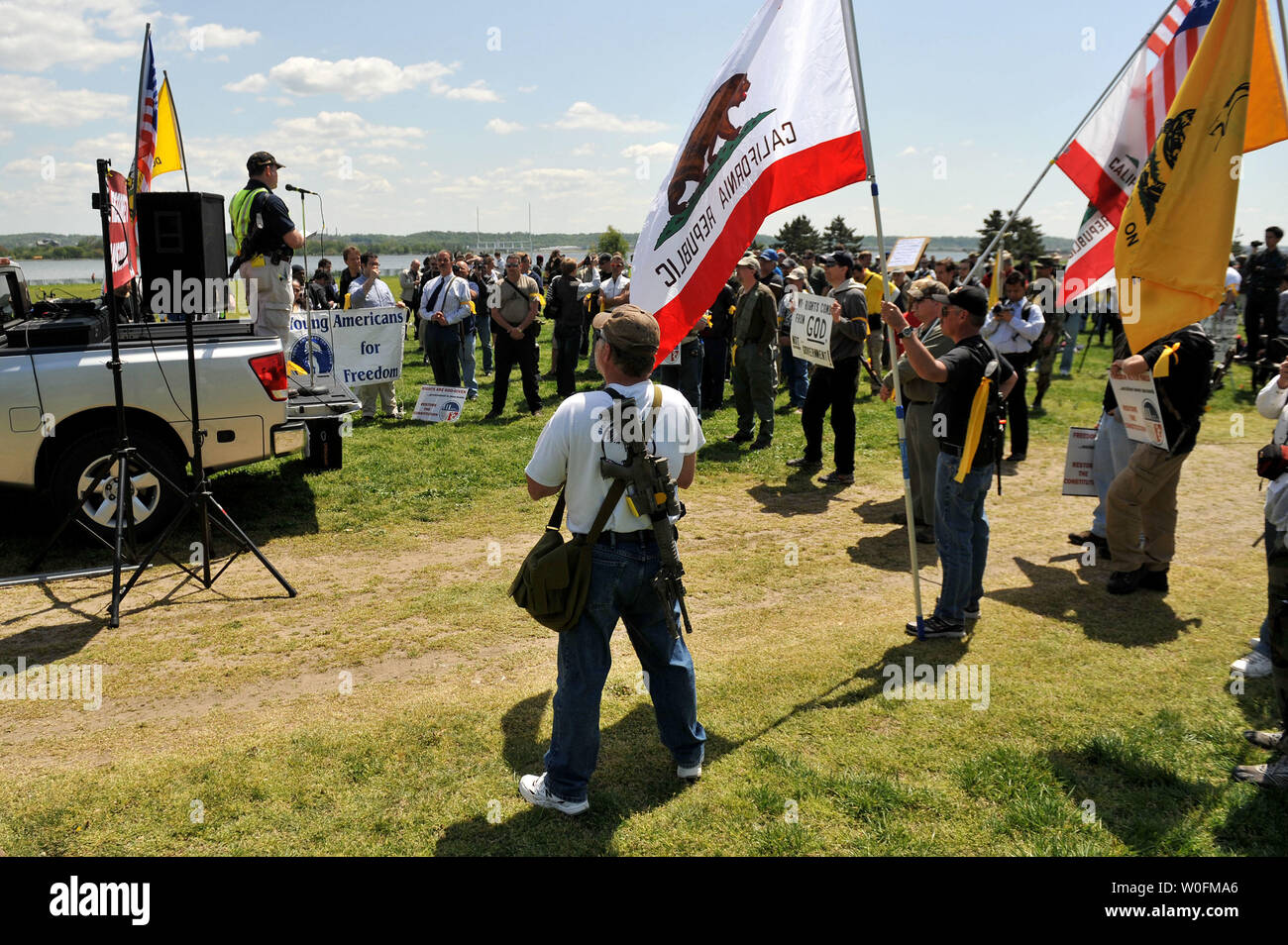 Pro second amendment hi-res stock photography and images - Alamy