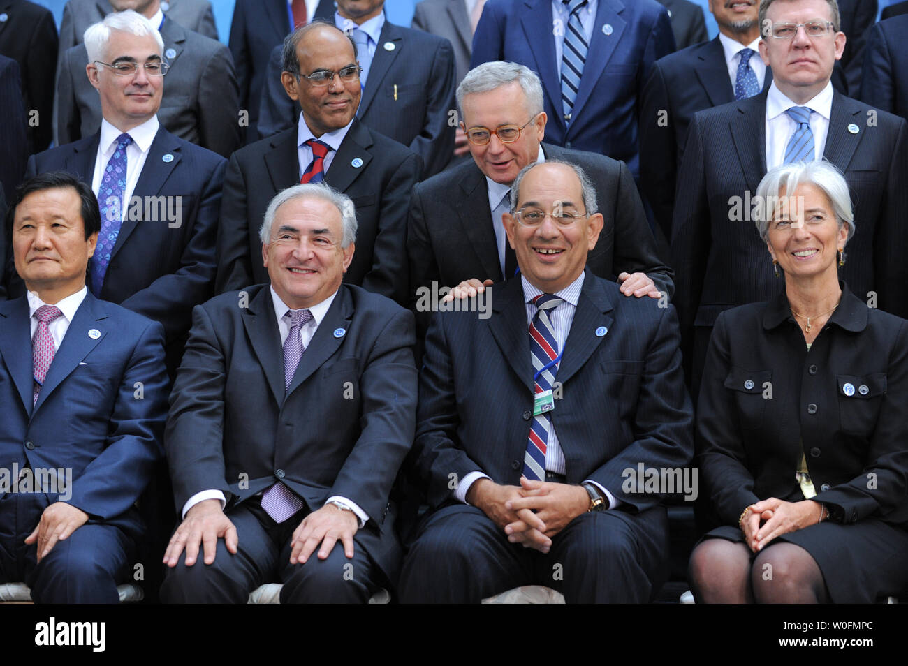 India financial markets hi-res stock photography and images - Alamy