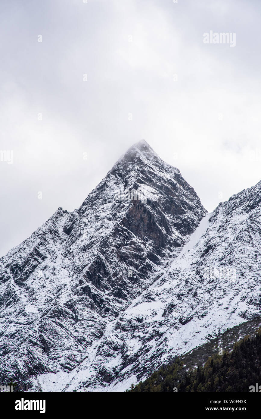 Valleys and rocks in sichuan hi-res stock photography and images - Alamy