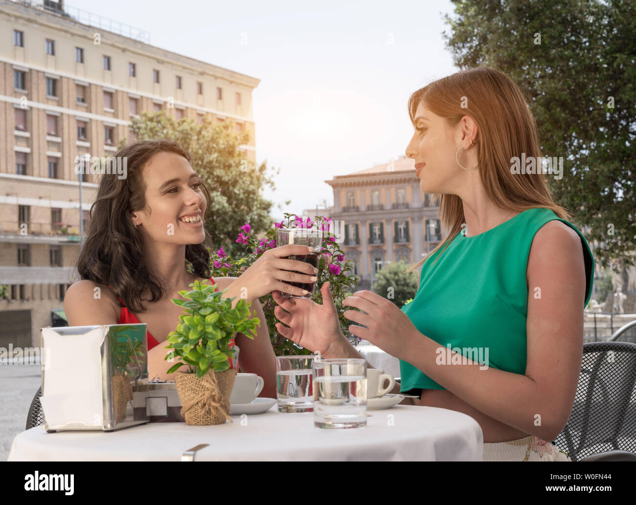 Two young women sit in sun hi-res stock photography and images - Alamy