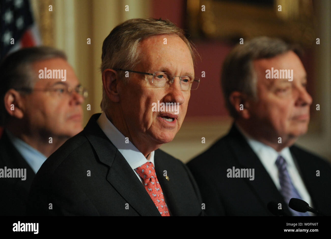 Senate Majority Leader Harry Reid (D-NV), Sen. Dick Durbin (D-IL) (R ...