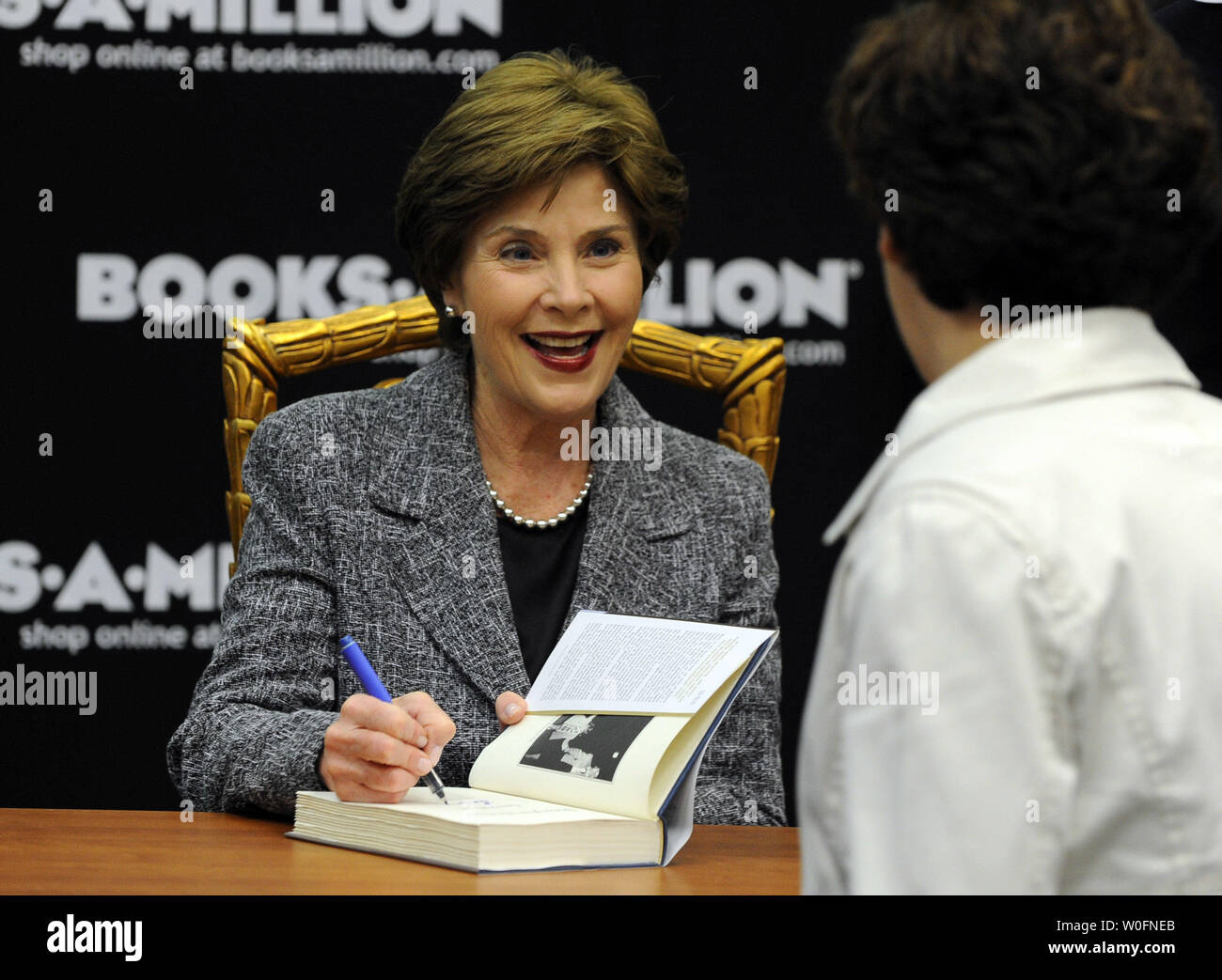 Books a million hi-res stock photography and images - Alamy