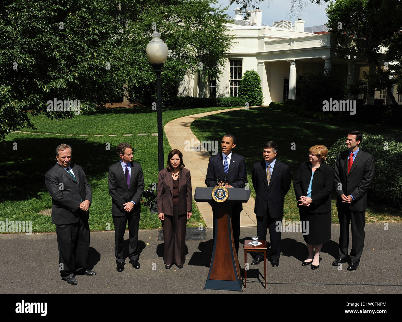 Larry summers in oval office hi-res stock photography and images - Alamy