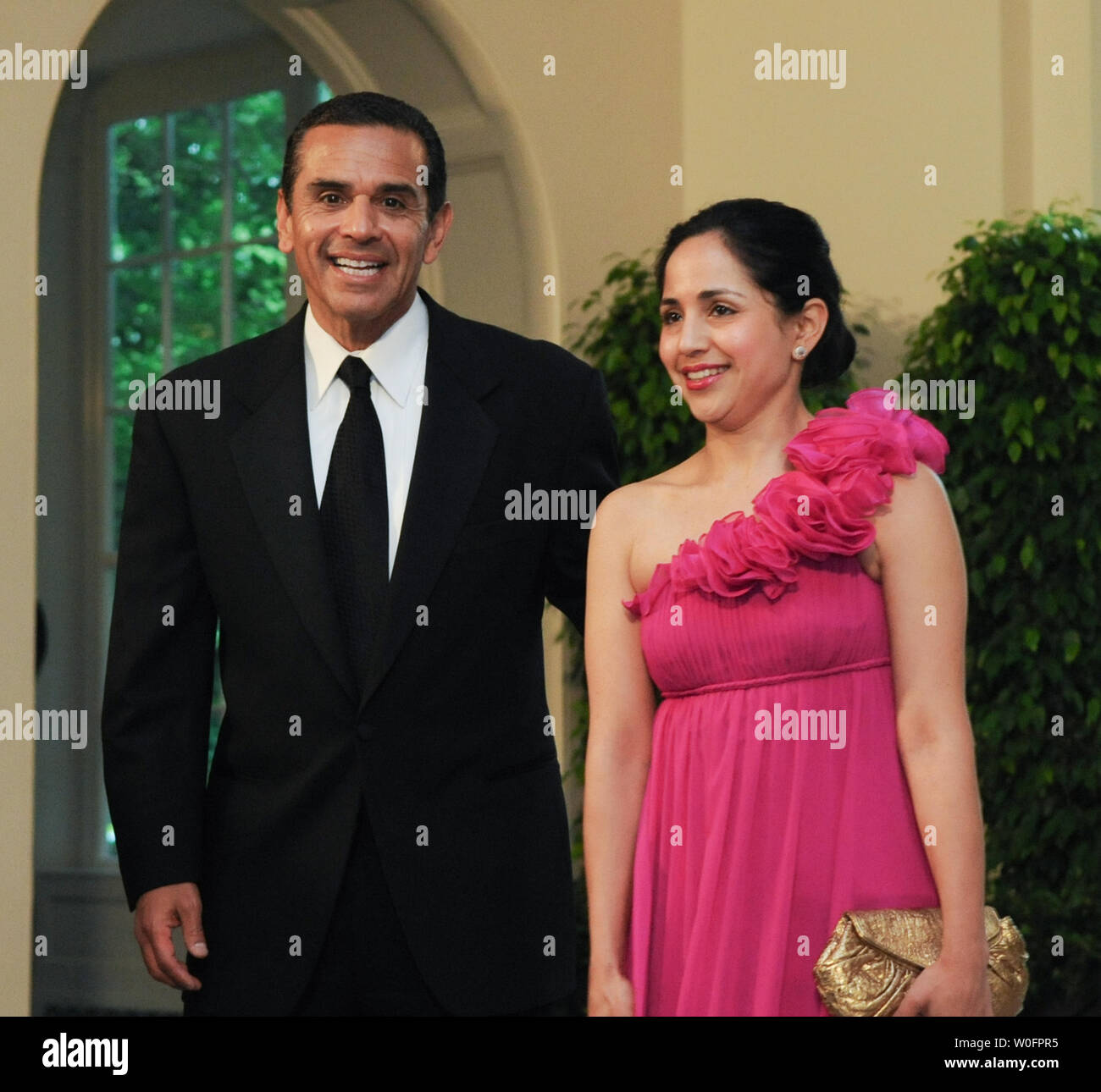Mayor of Los Angeles Antonio Villaraigosa and Prisila Rodriguez arrive ...
