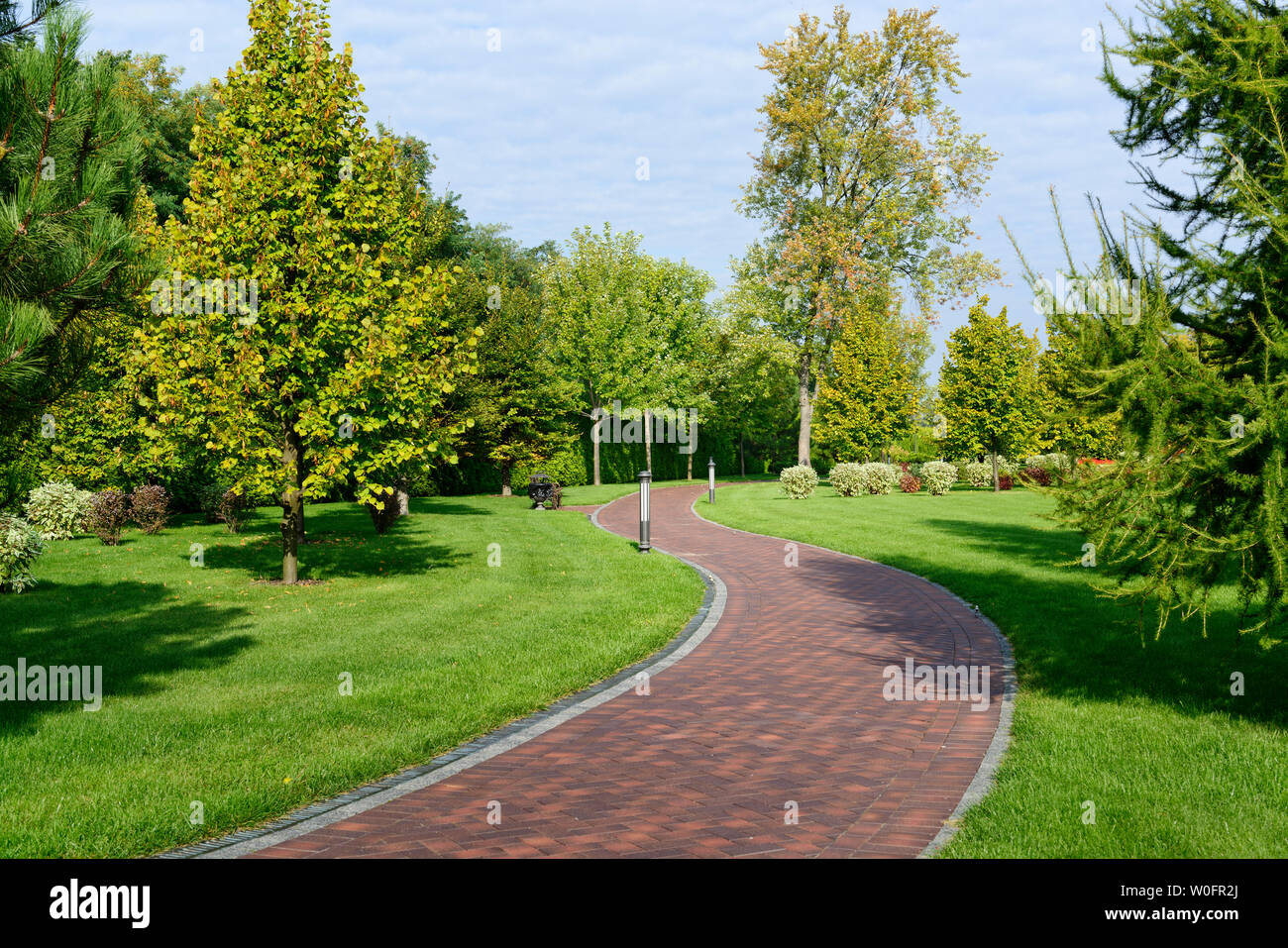 Paving footpath hi-res stock photography and images - Alamy